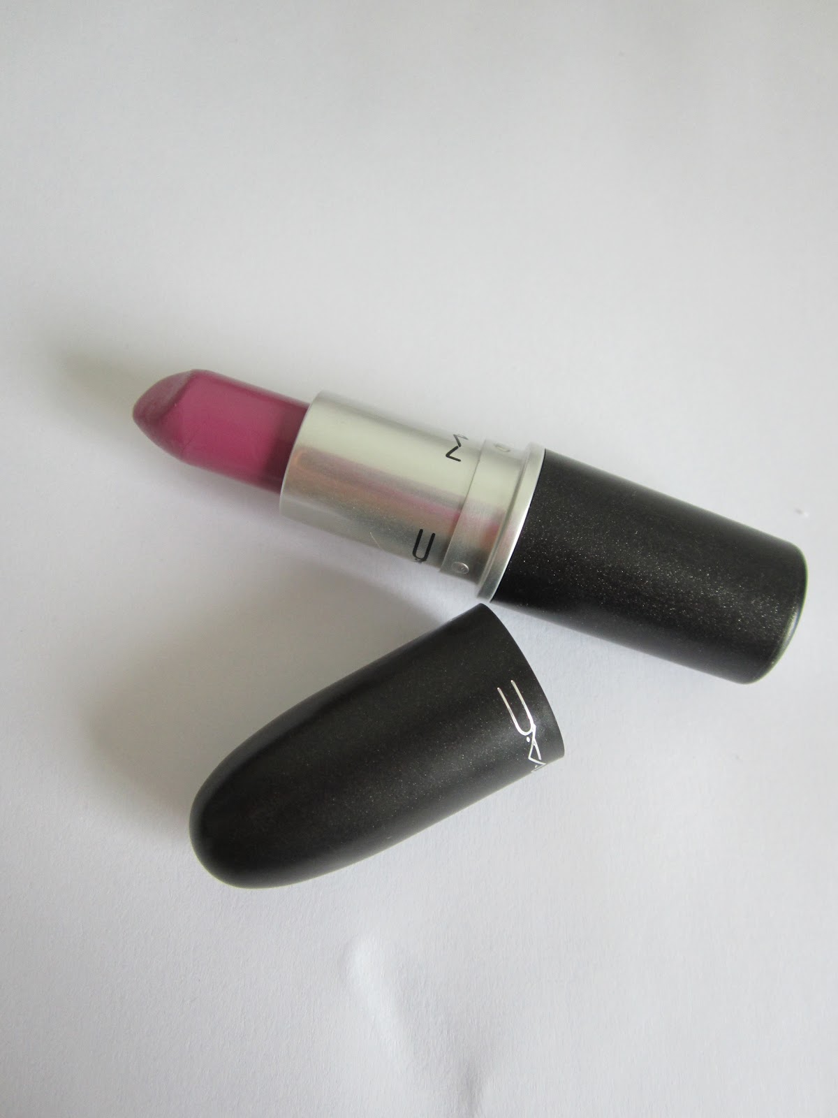 Beauté Ratée: Mon rouge à lèvres de l'été est violet