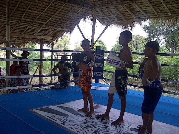 Delta Central: Буакав (Buakaw) в своем новом лагере Муай Тай Banchamek ...