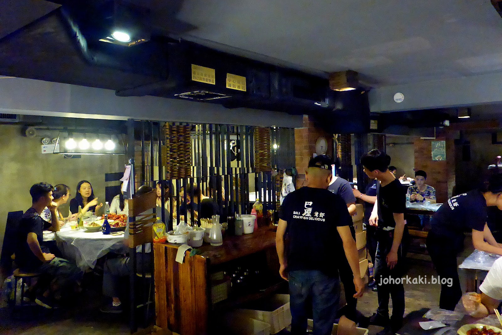 Bali Lobster Delicious in Crayfish Crazy Wuhan. Food 巴厘龙虾(万松园) |Tony ...