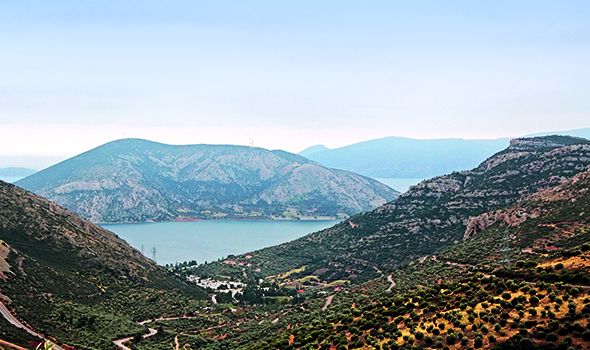 e-hani: ΑΣΠΡΑ ΣΠΙΤΙΑ -ΑΝΤΙΚΥΡΑ : Κινηματογραφικό σκηνικό κάτω από τη ...