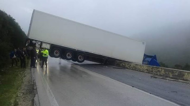 Ο ΑΗ ΝΙΚΟΛΑΣ ΤΟΝ ΦΥΛΑΞΕ ΤΟΝ ΑΝΘΡΩΠΟ! ΦΩΤΟΓΡΑΦΙΑ: ΝΤΑΛΙΚΑ ΚΡΕΜΟΤΑΝ ΣΤΟ ...