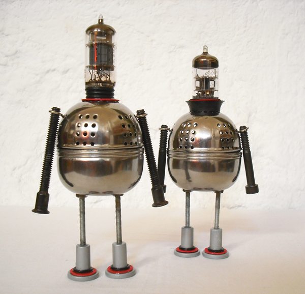 1Unik in Action: Fat Phill & Mean Mully: the robot boxes