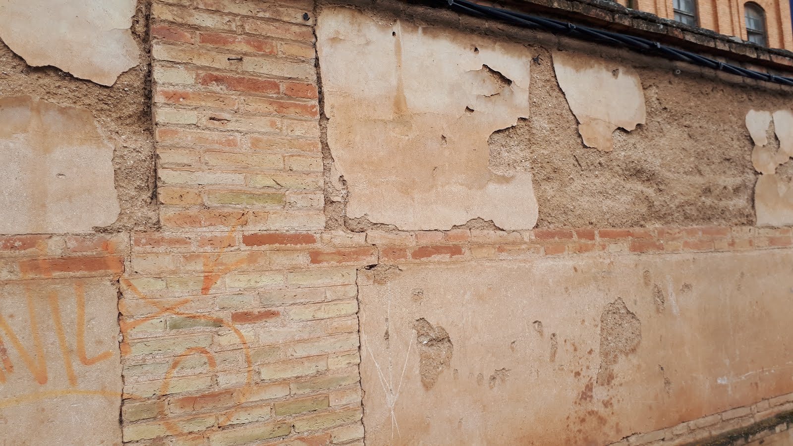 Fermín Font. Arquitecto Técnico: INTERVENCIÓN EN LOS MUROS DE TAPIA DE ...