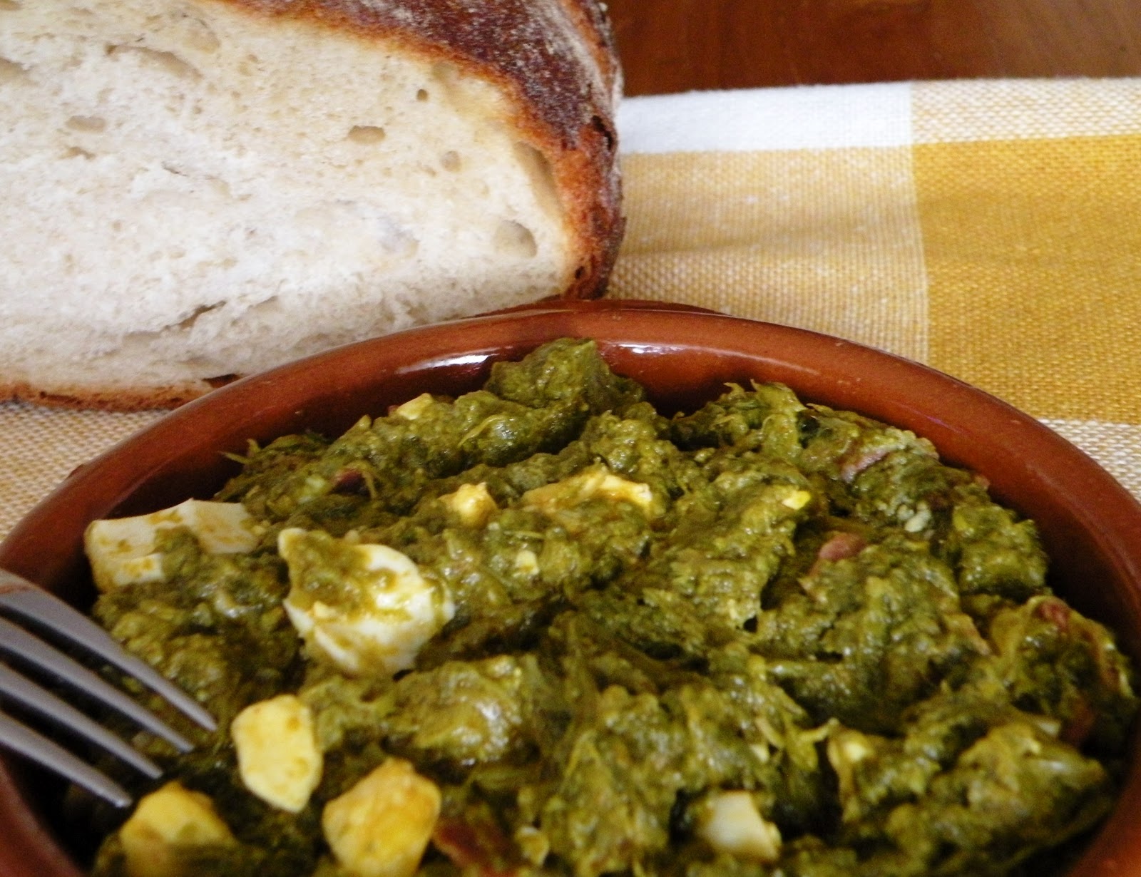 Mis pinitos de cocina: Grelos con ajada