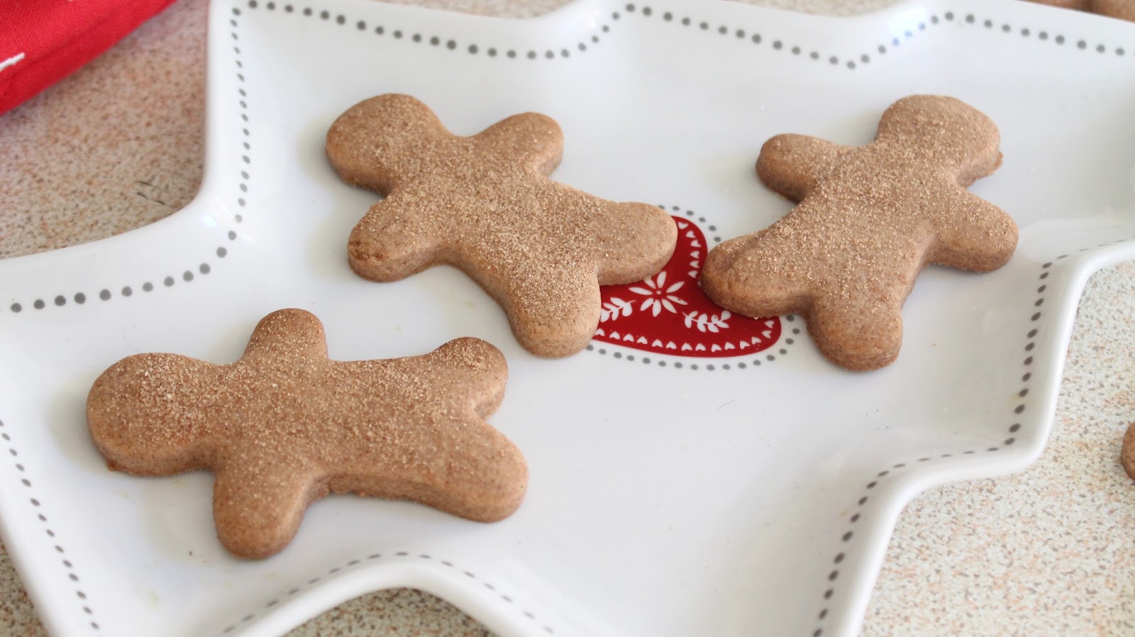 Blogmas | Cinnamon Shortbread Men | TOPAZ&MAY