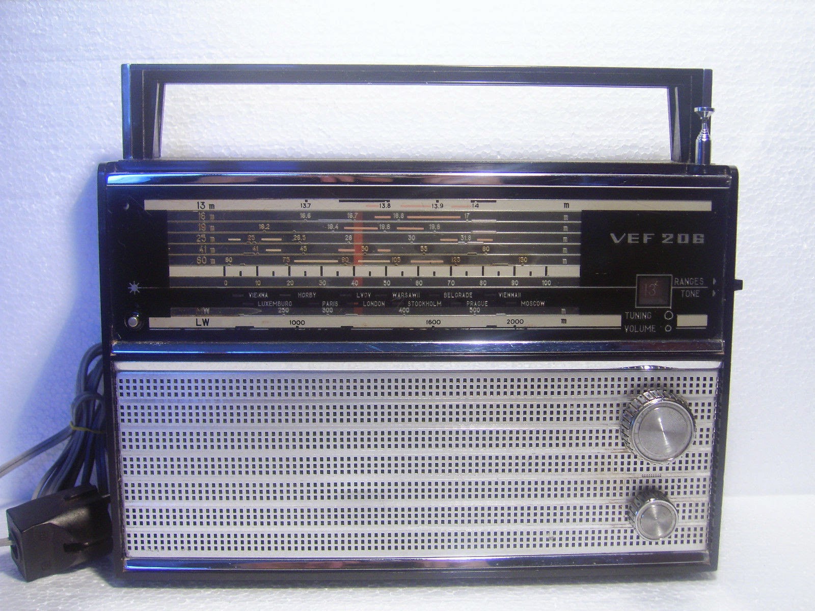 History's Dumpster: Gallery of Vintage Soviet Radios