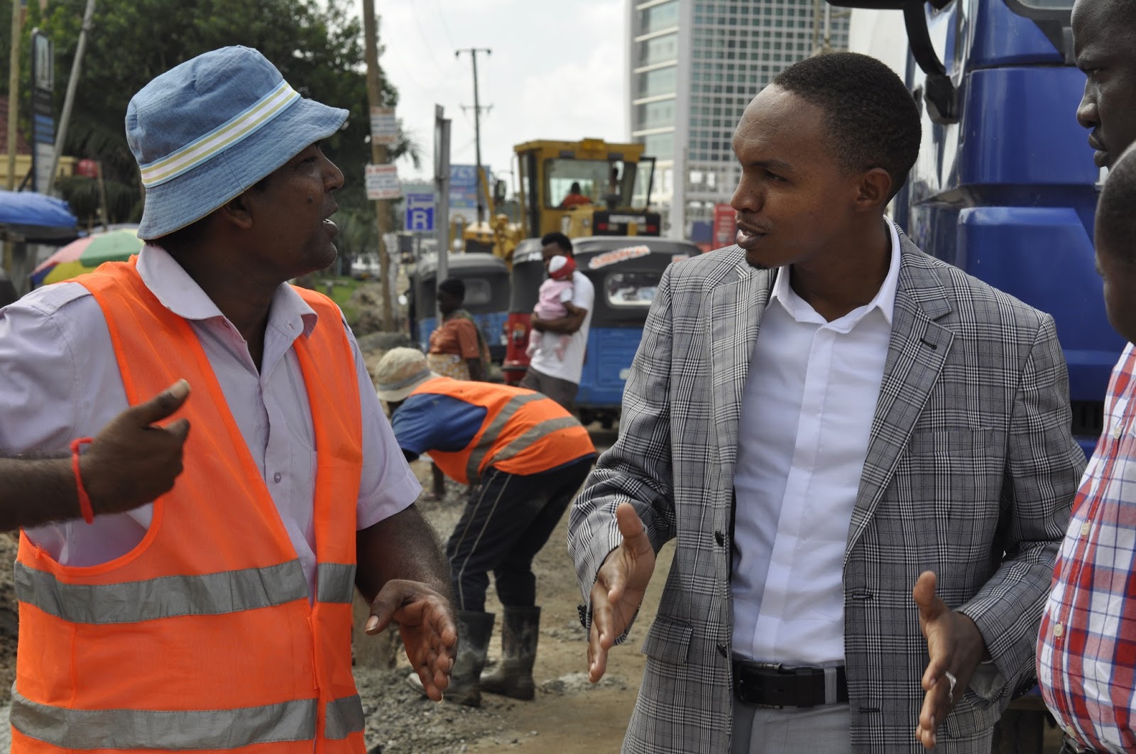 Dc Ali Hapi Ampa Shavu Mkewe Mtandaoni | MUUNGWANA BLOG