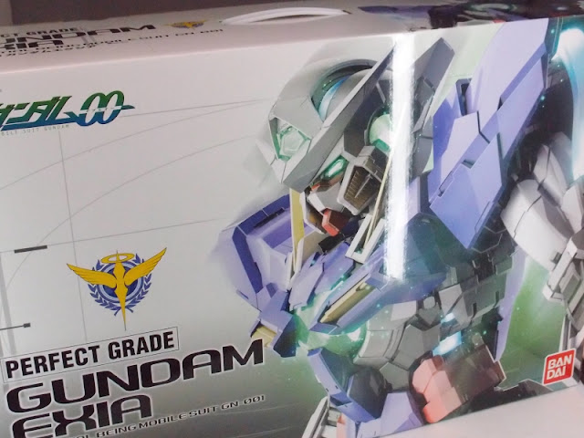 Perfect Grade 1/60 Gundam Exia Content Preview