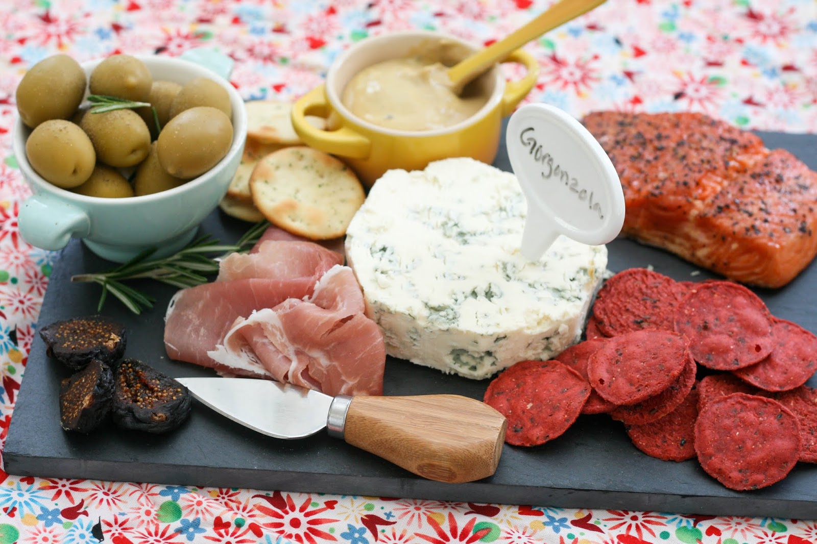 How-to: Sweet & Savory Blue Cheese Boards – Coconut & Lime