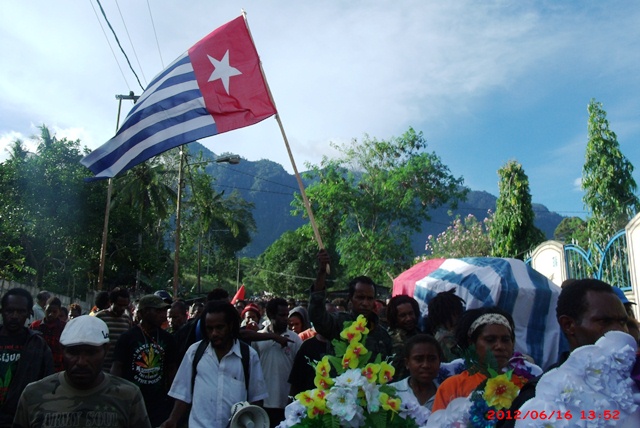 "FOTO" Pemakaman Revolusioner Tn. Mako Tabuni | Watikam Voice | From ...