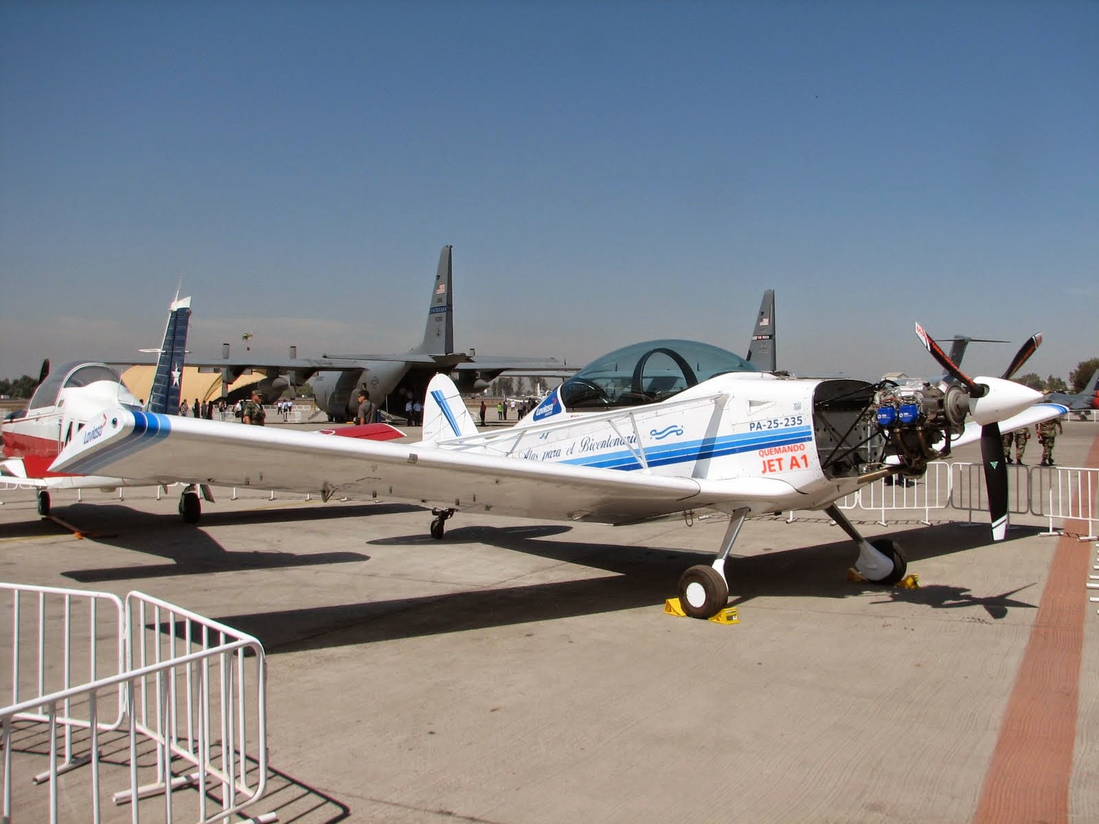 Desarrollo y Defensa: Avión PA-25 235 Puelche biplaza