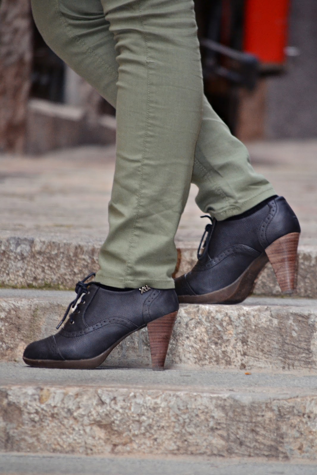 * Your gold girl: Military colours. // Colores militares.