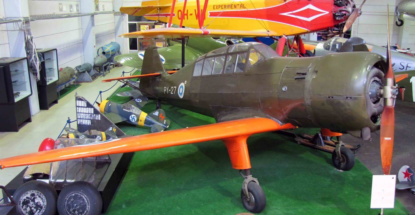 FDRA - Fuerza Aérea: Entrenador de combate: VL Pyry (Finlandia)