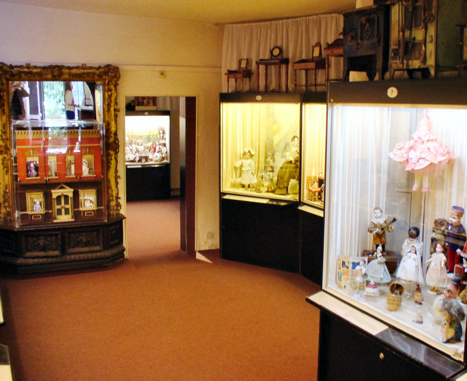 From Paris with Love: The Doll Museum and Special Exhibit "Barbie Retro ...