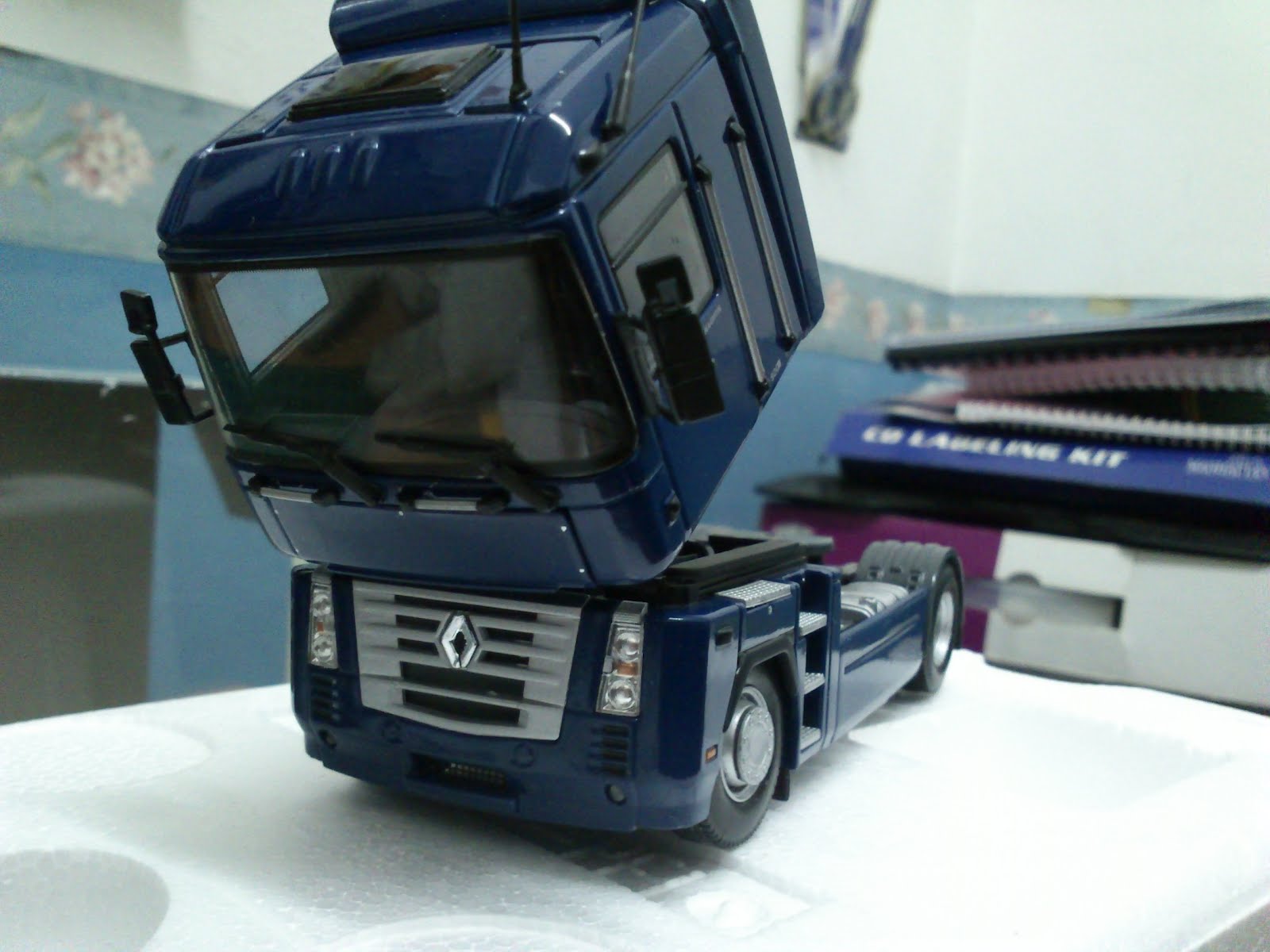 dolsdiecast: RENAULT MAGNUM 500