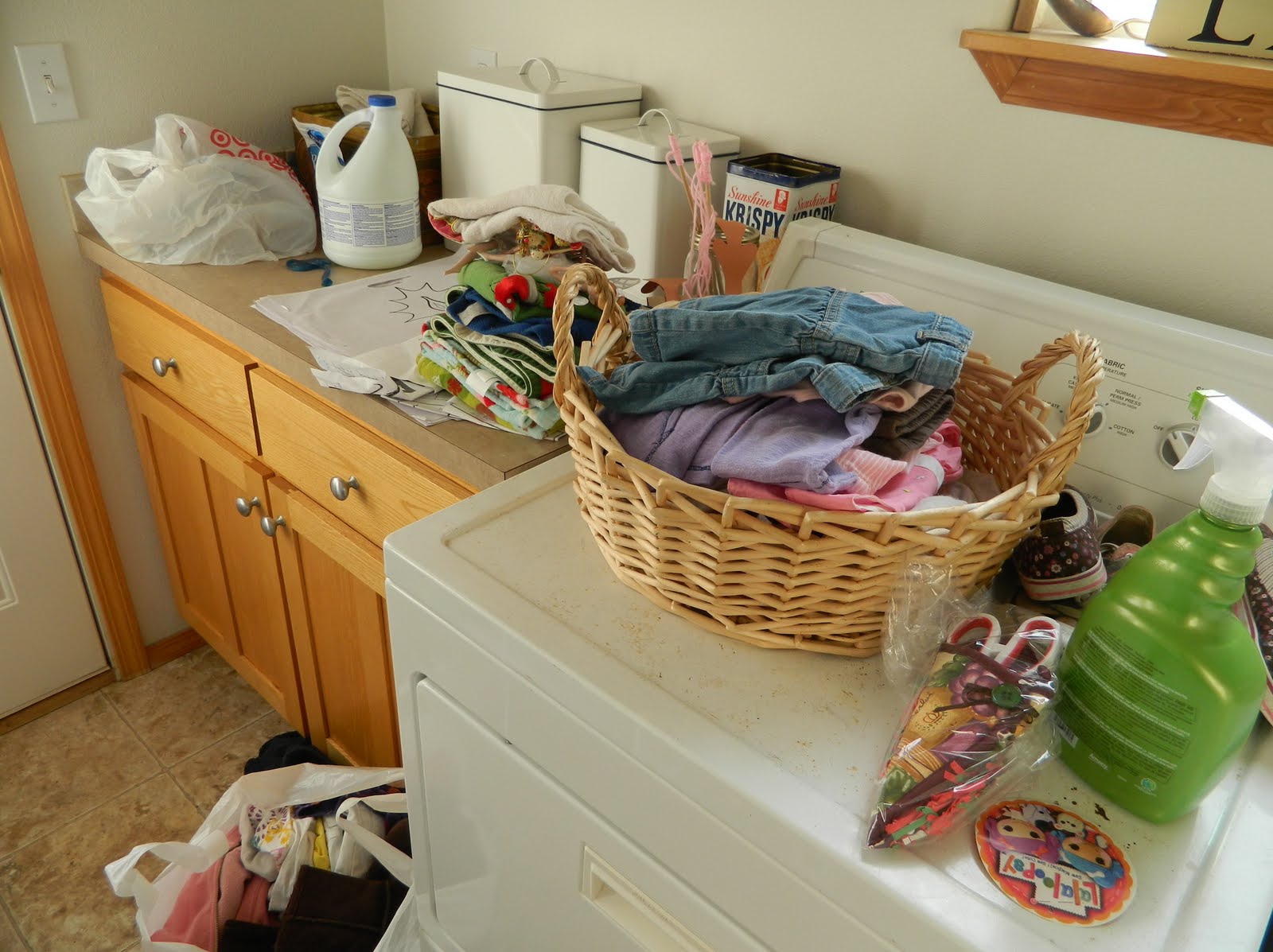 Our Pumpkin and Sweet Pea: Laundry Room Clean Up...
