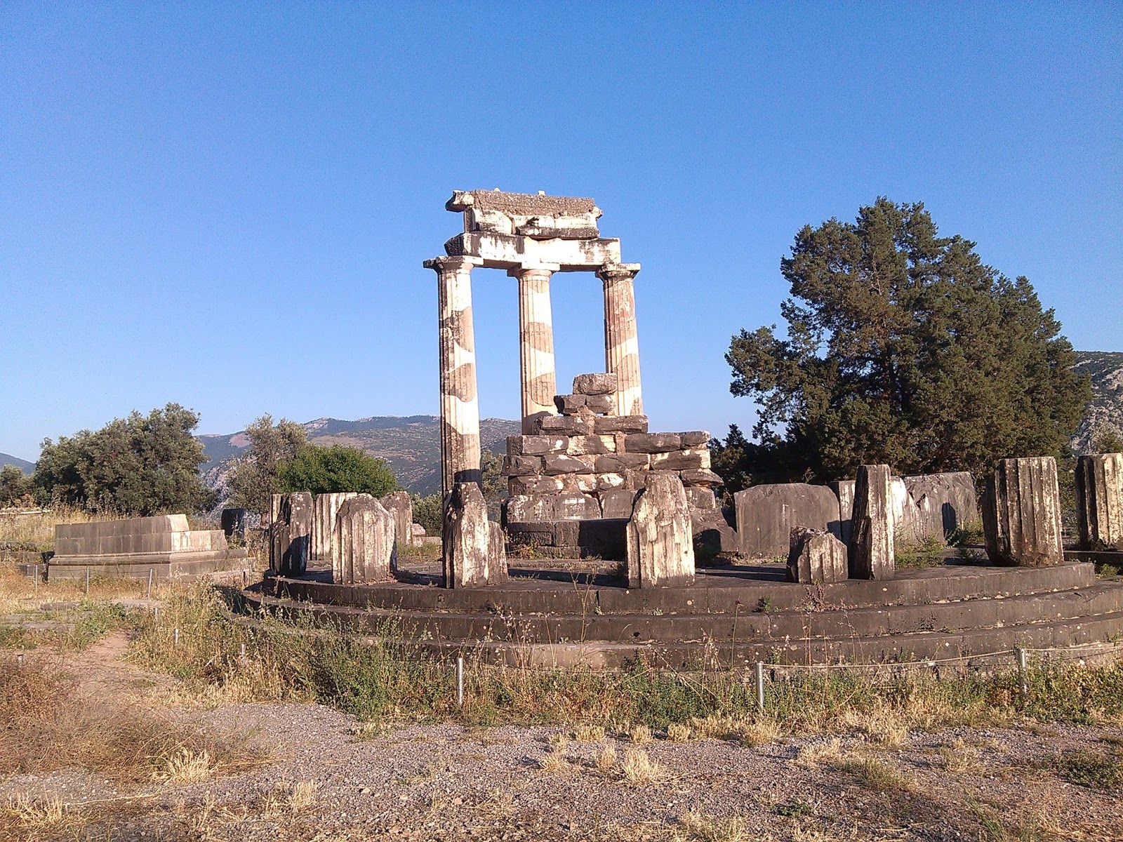 ΜΑΝΤΕΙΟ ΔΩΔΩΝΗΣ ΙΩΑΝΝΙΝΩΝ: ΙΕΡΟ ΑΘΗΝΑΣ ΠΡΟΝΑΙΑΣ... ΚΑΤΩ ΑΠΟ ΤΟΝ ...