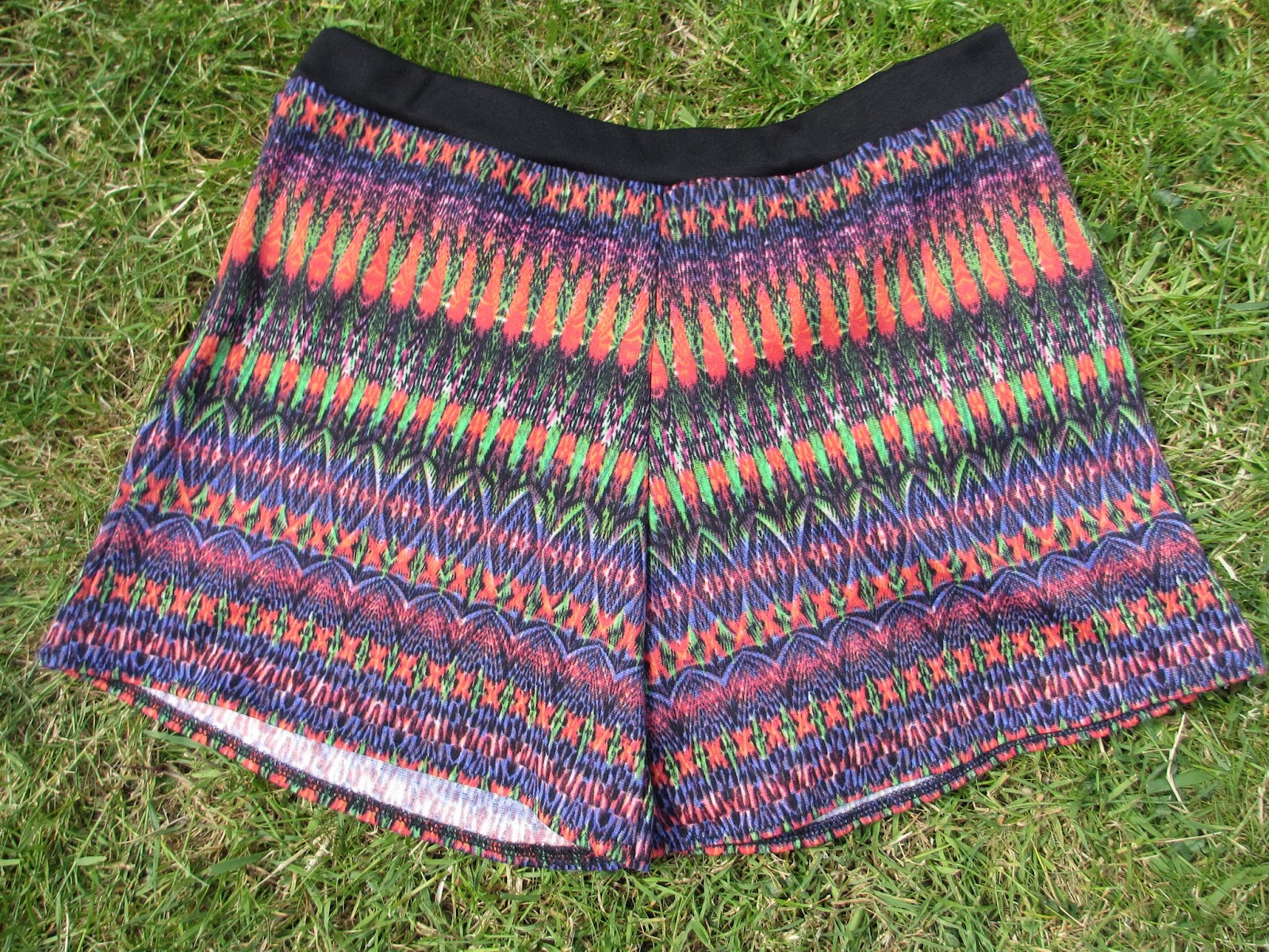 Crafty Clyde: Zen and the art of......Colouring and Crazy Shorts.