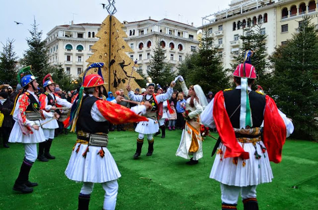 Οι Μωμόγεροι βγαίνουν στους δρόμους του Ωραιοκάστρου