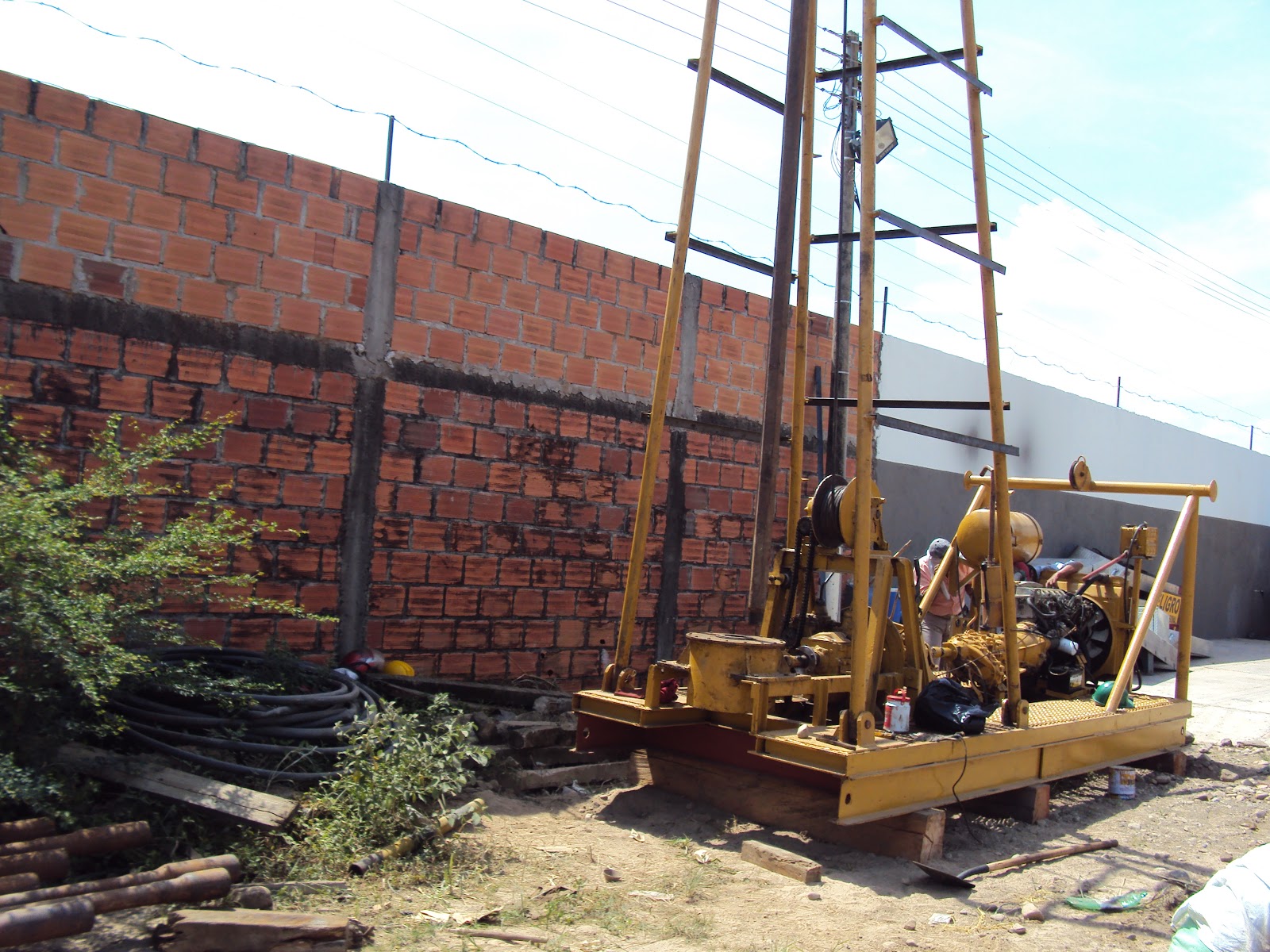 AquavidaPerforaciones: Equipo de Perforación Capacidad Perforación 200 mts