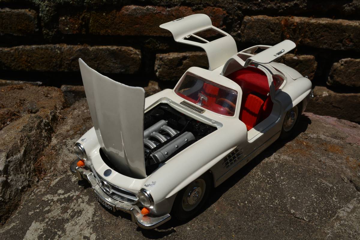 Antik Curio Reklame Lama Vintage & Retro Djojosoepoko: Mercy 300 SL ...