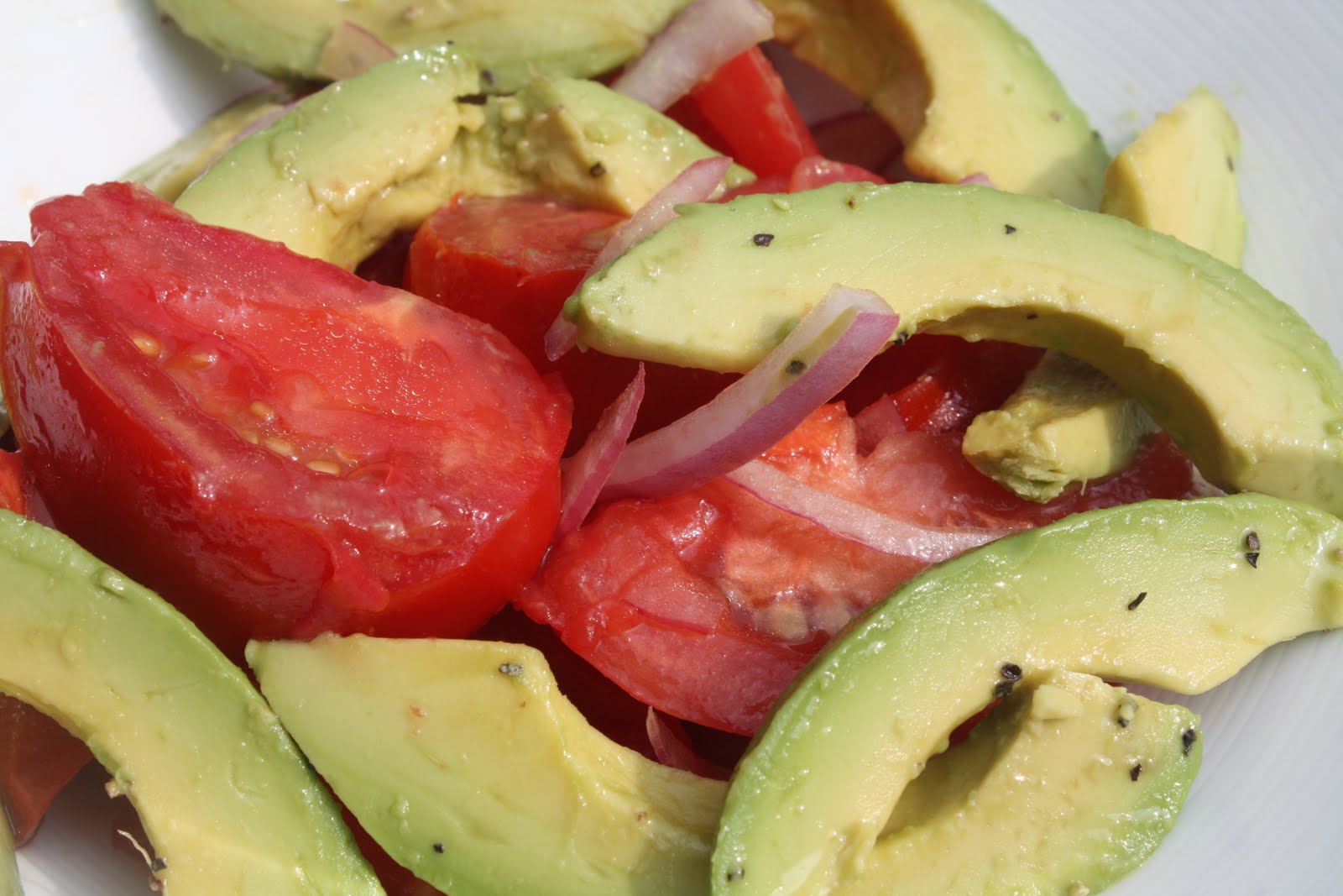 Sparrows & Spatulas: Frankie's Tomato, Avocado & Red Onion