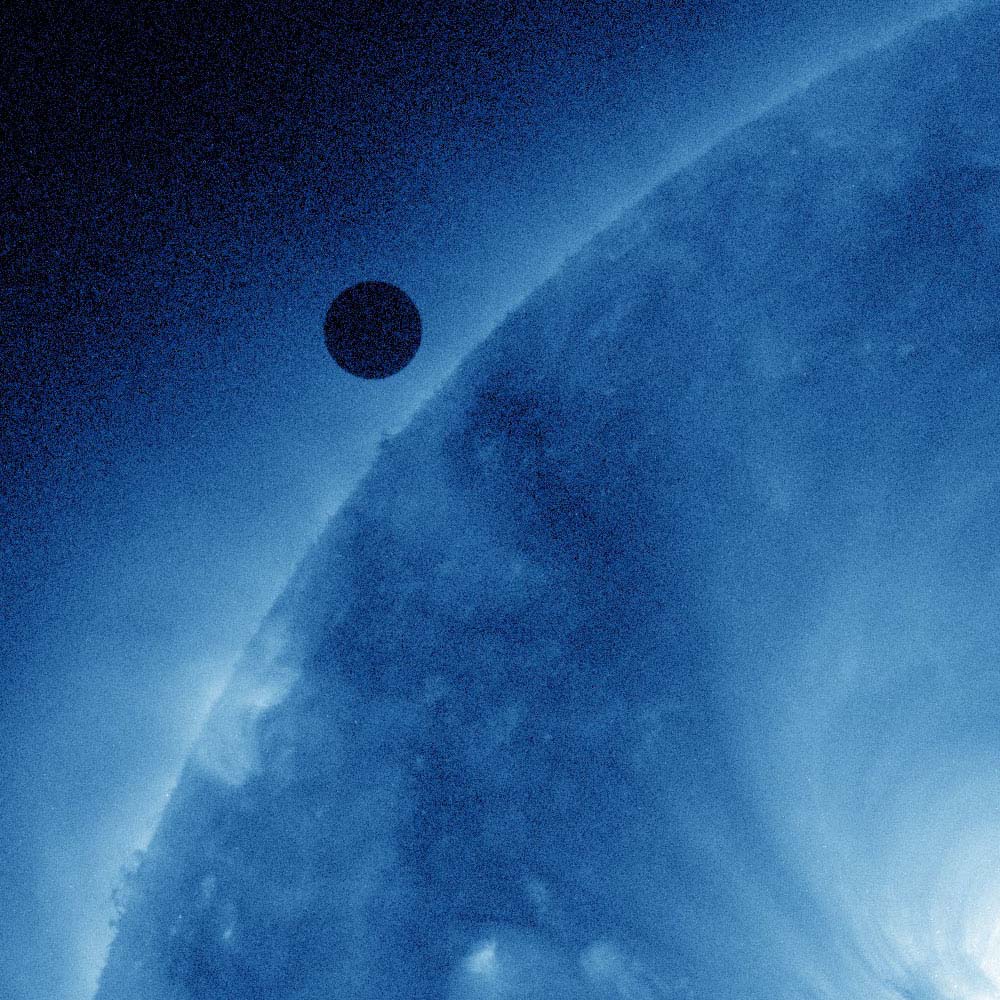 Venus transit: full resolution details seen in extreme ultraviolet ...
