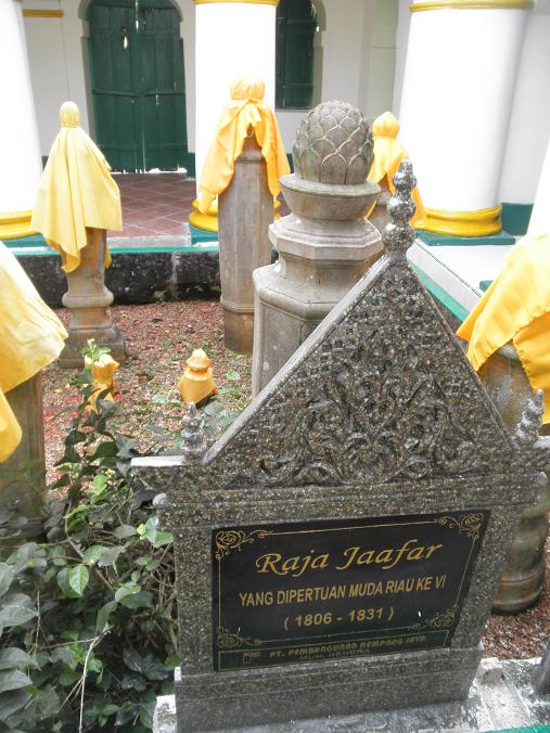 SENI LAMA MELAYU (MALAY OLDEN ART): Kompleks makam (Tomb complex of ...