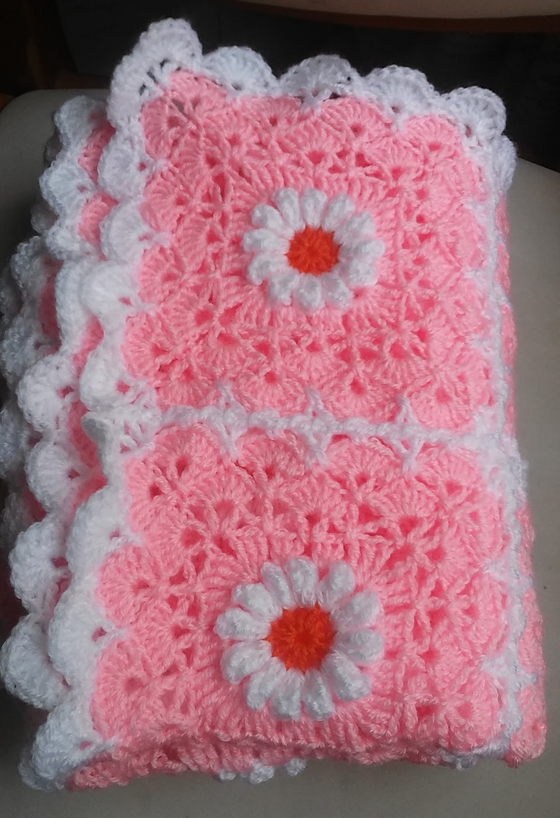 Crochet and Knitting: Pink Daisy Baby Blanket