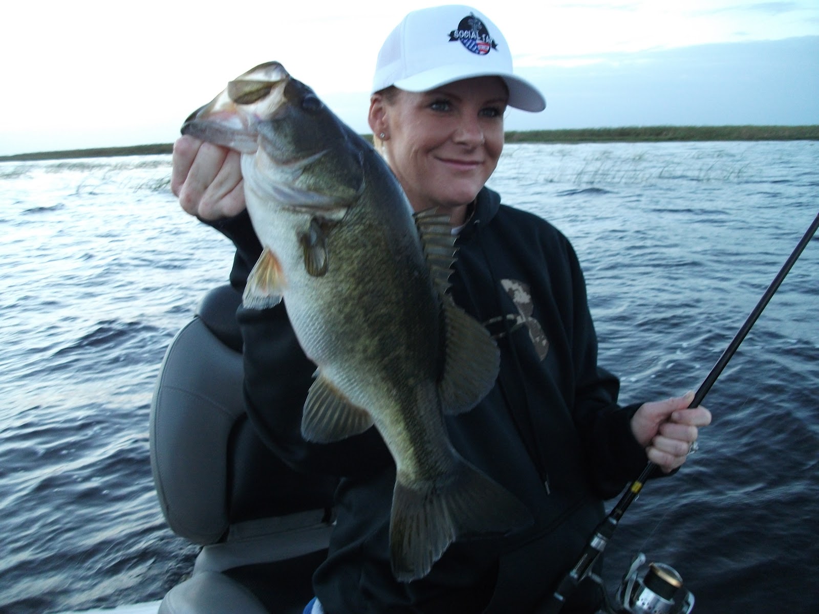 Okeechobee Fishing Report for Okeechobee Bass Fishing: October 2012