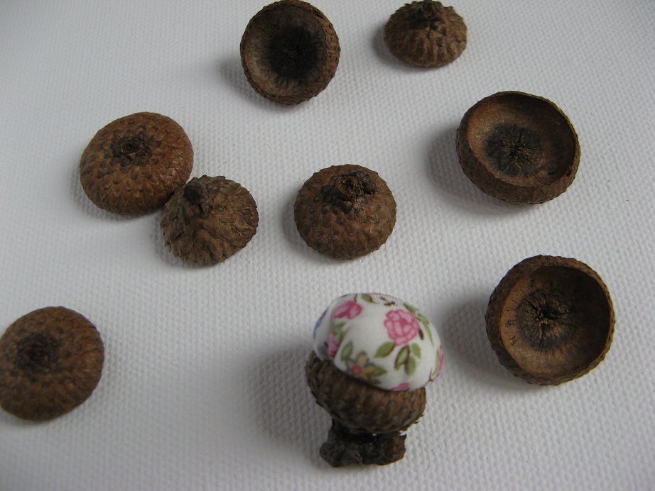 Gingham Cherry: Day 19 - Fabric acorn tutorial