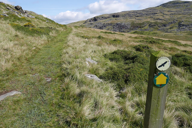 How to walk to the Bryn Cader Faner in wales-Menhir jp
