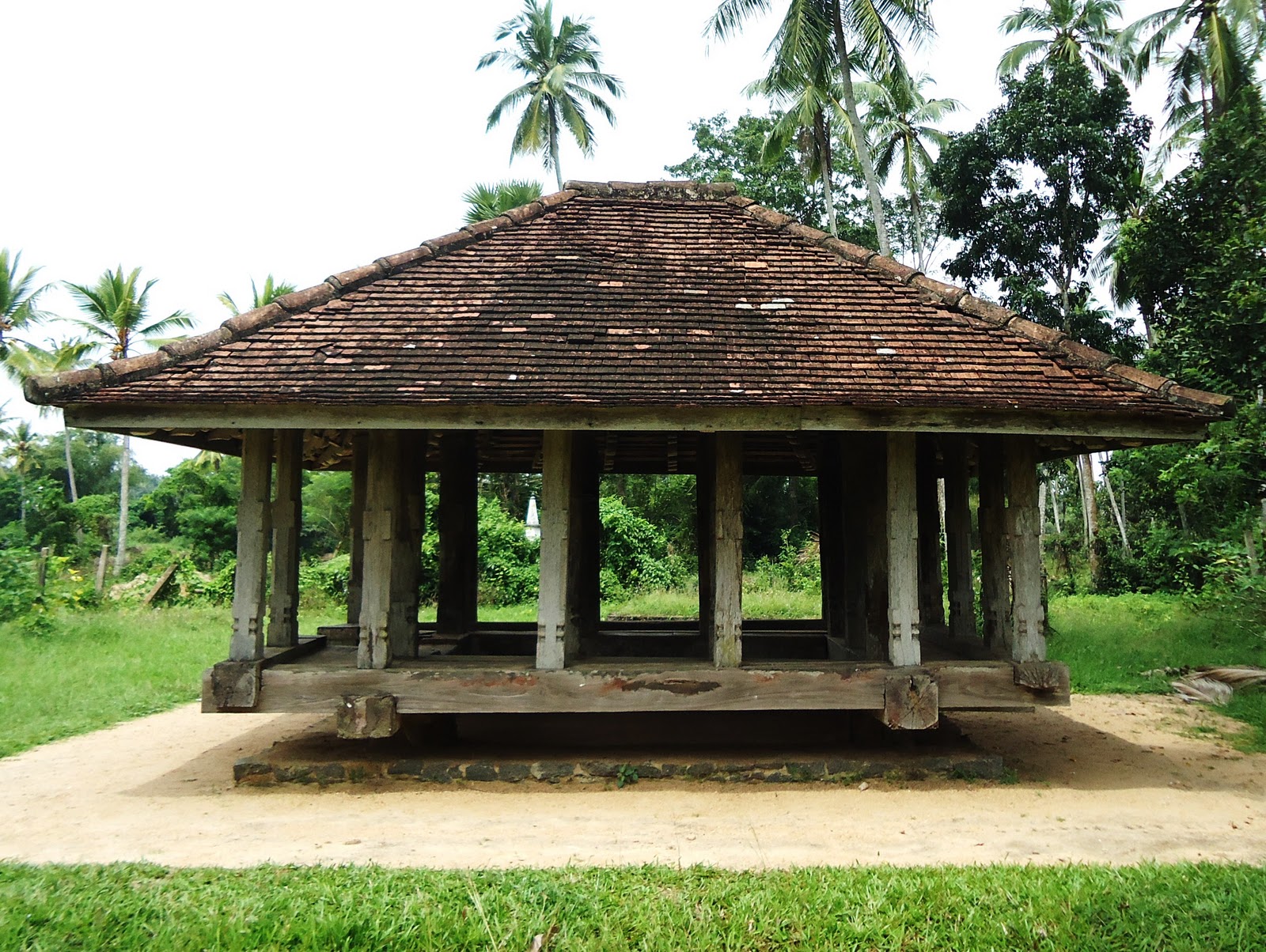 harithacharika - Travelling Nature in Sri Lanka: Panavitiya Ambalama ...