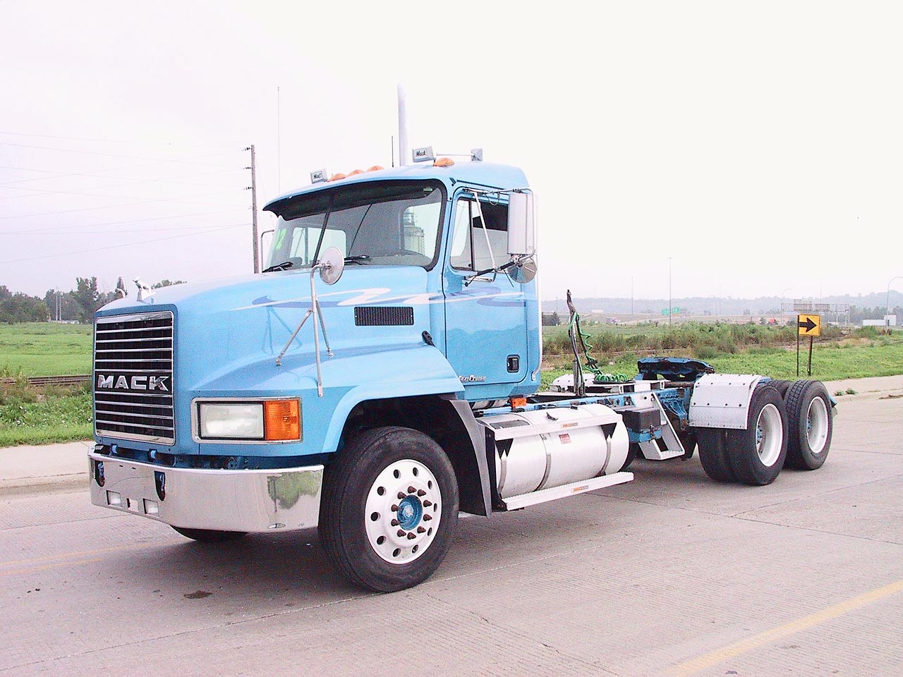 DIECIOCHO RUEDAS: COMO LO ANUNCIAMOS… NUEVO MACK… VUELVE A LAS LÍNEAS ...