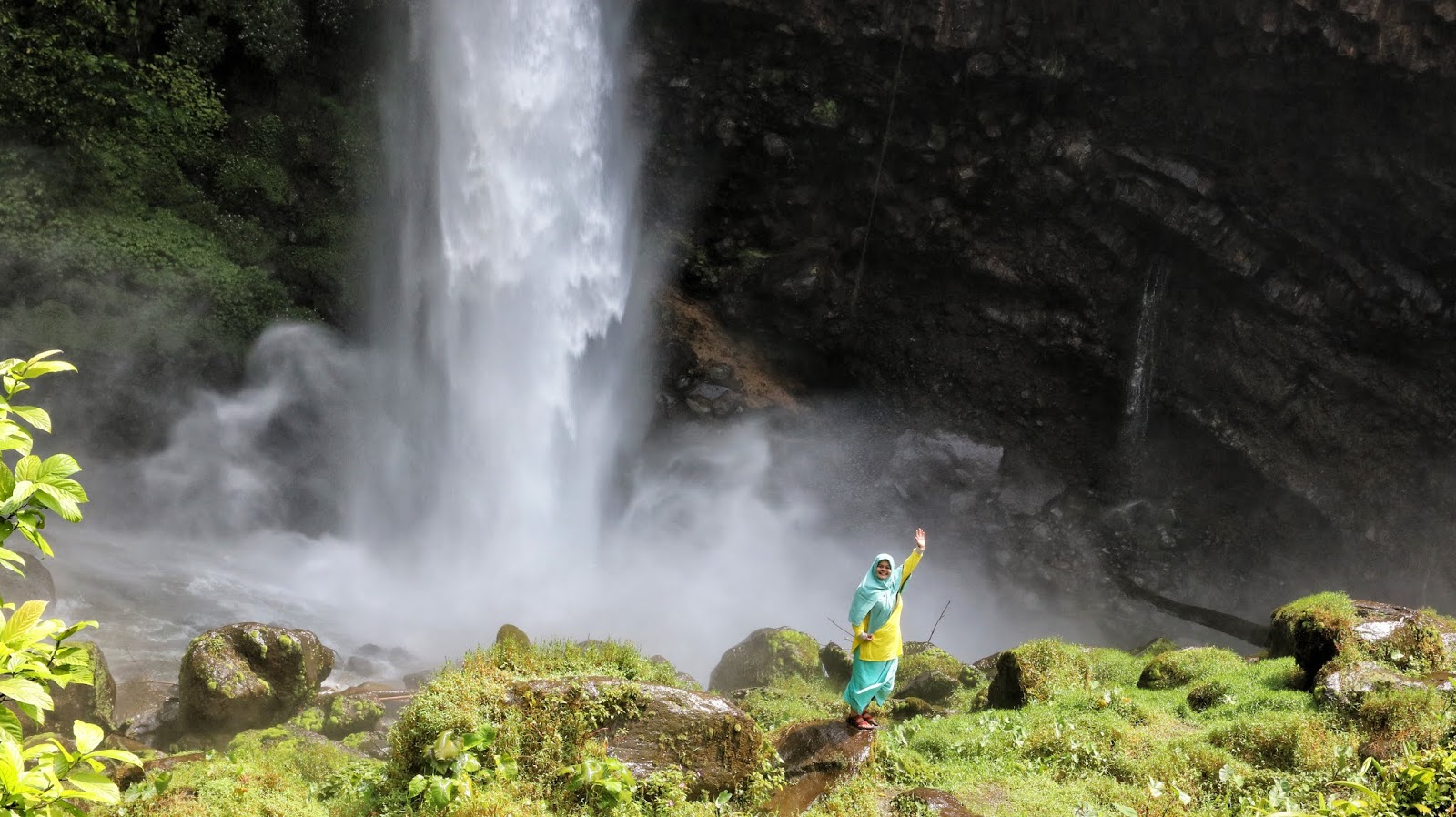 Wisata Indonesia: Jelajah Tasikmalaya Bagian 3: Curug Ciparay