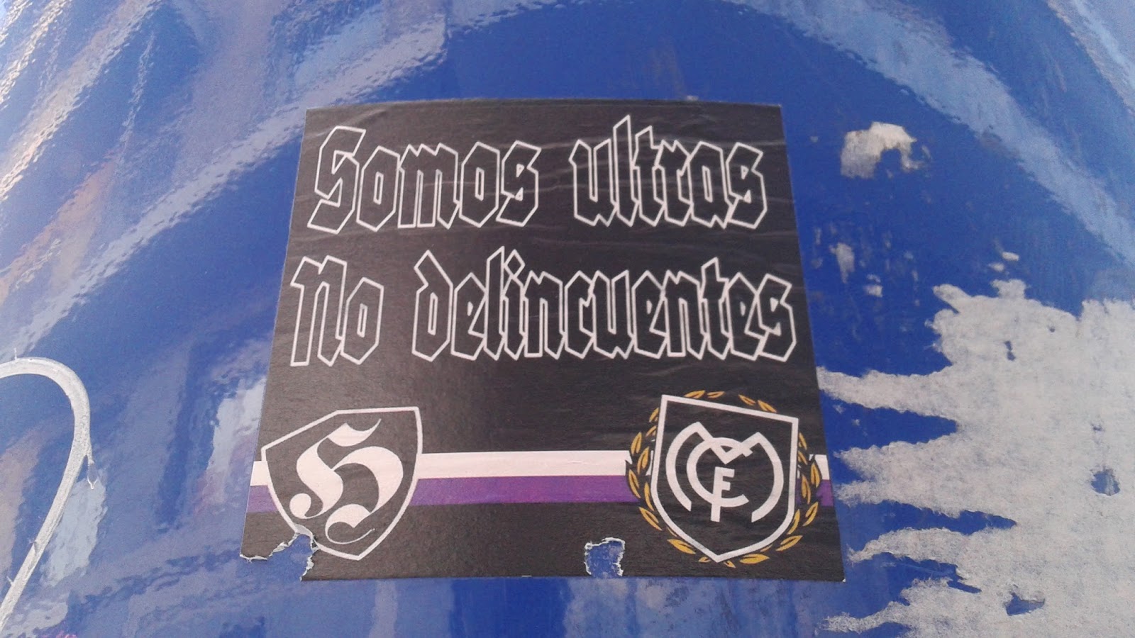 Pegatinas y Gradas: Pegatina SOMOS ULTRAS, NO DELINCUENTES - Ultras Sur