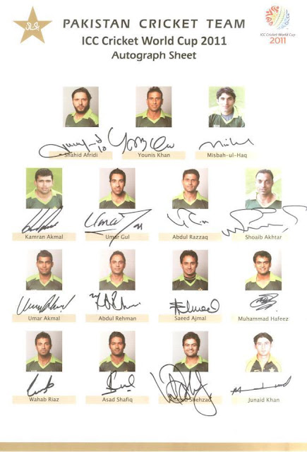 CRICKET PASSION: Signatures of Pakistan Cricketers