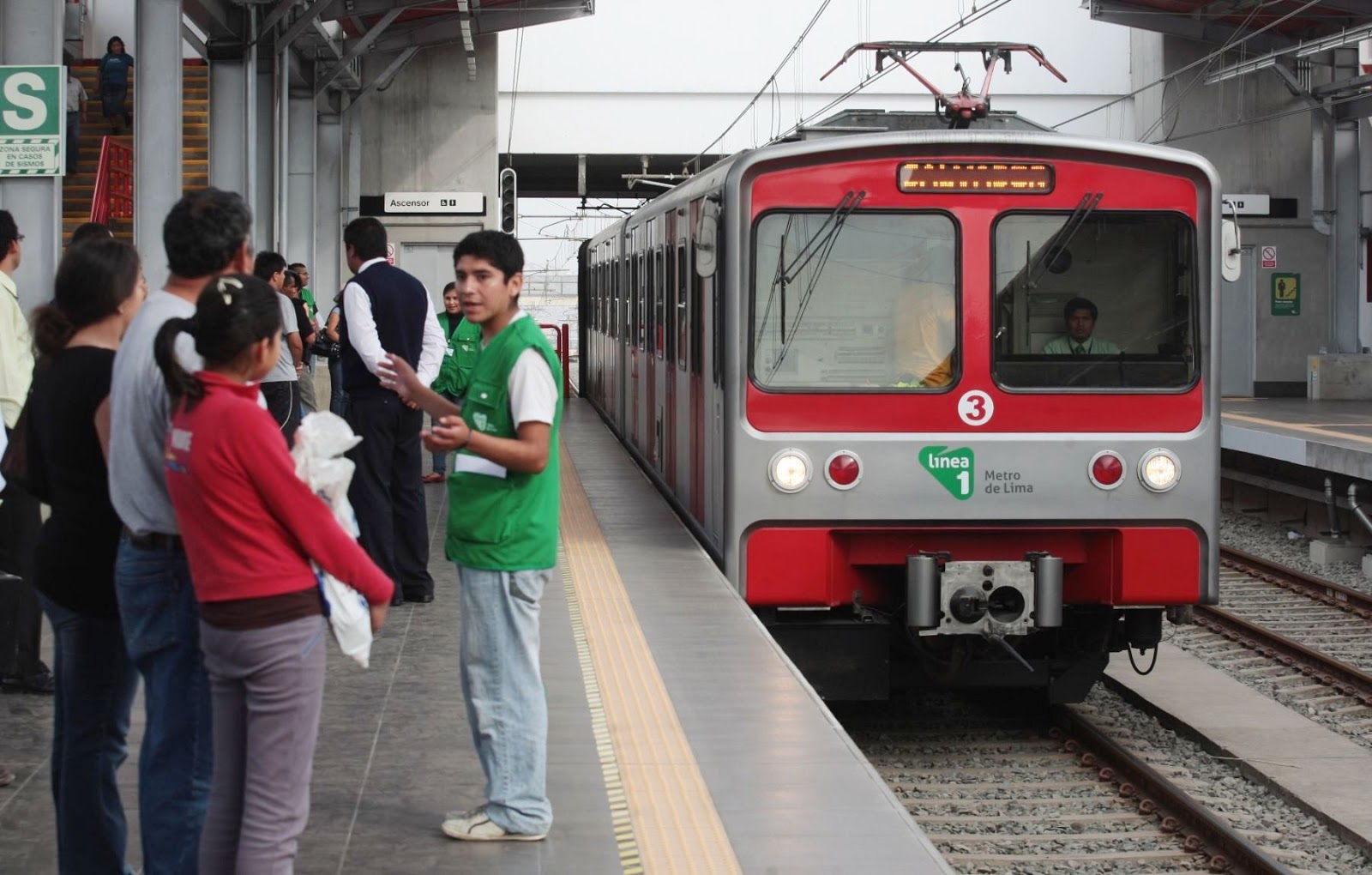 DESARROLLO PERUANO: Metro de Lima: Multitudinario Debut