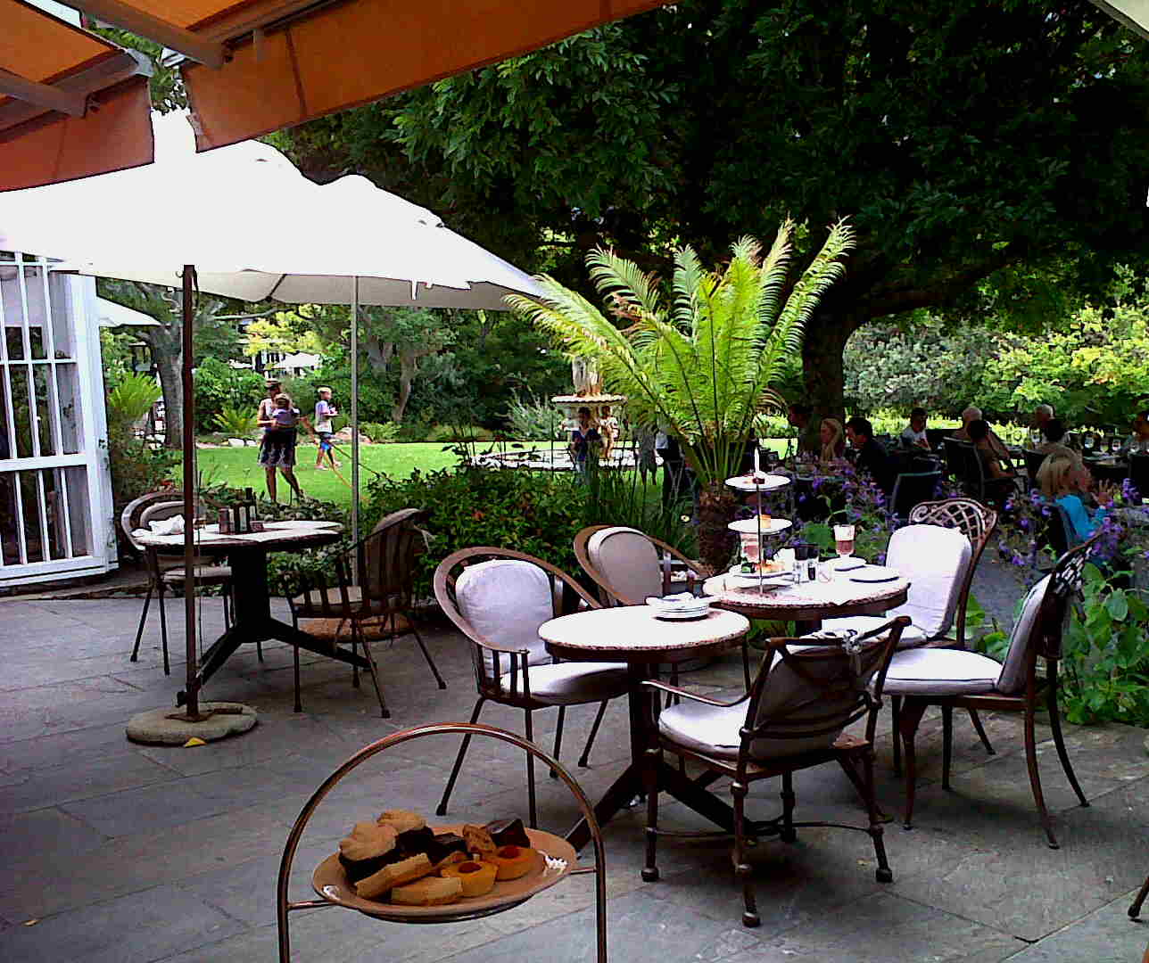 smashing: High tea at the the Vineyard