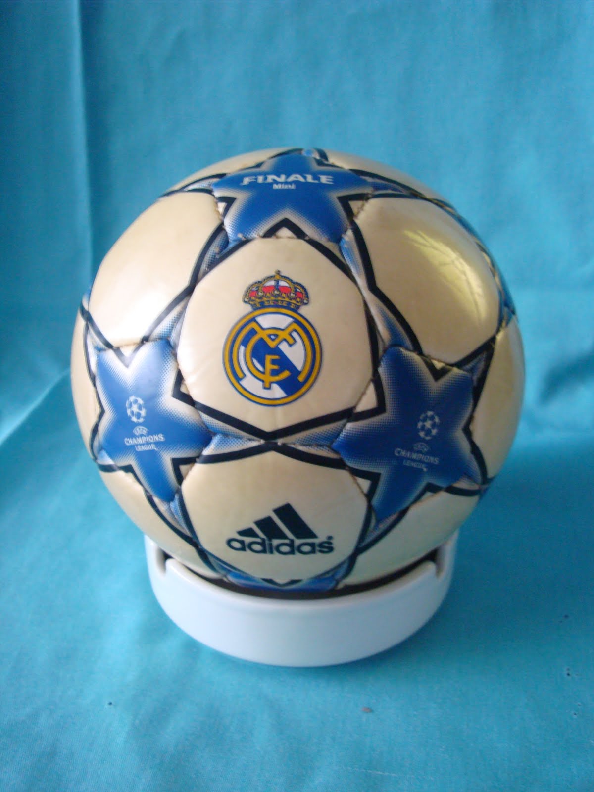 Colección Adidas mini ball: UCL