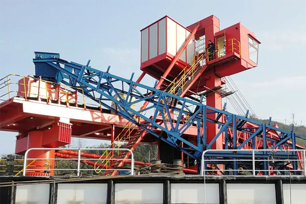 Weihua Cranes: Arc Swing Ship Loader 900t/h - Ship Loader made in China