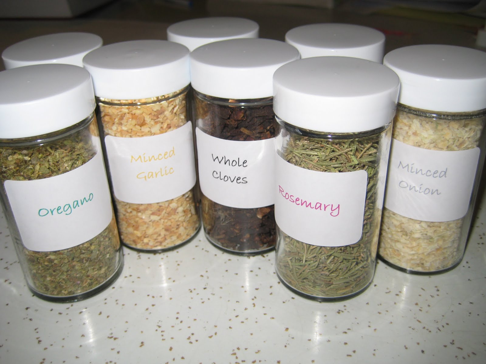 Majenta Designs: How-To: New Spice Jars for Small Kitchens