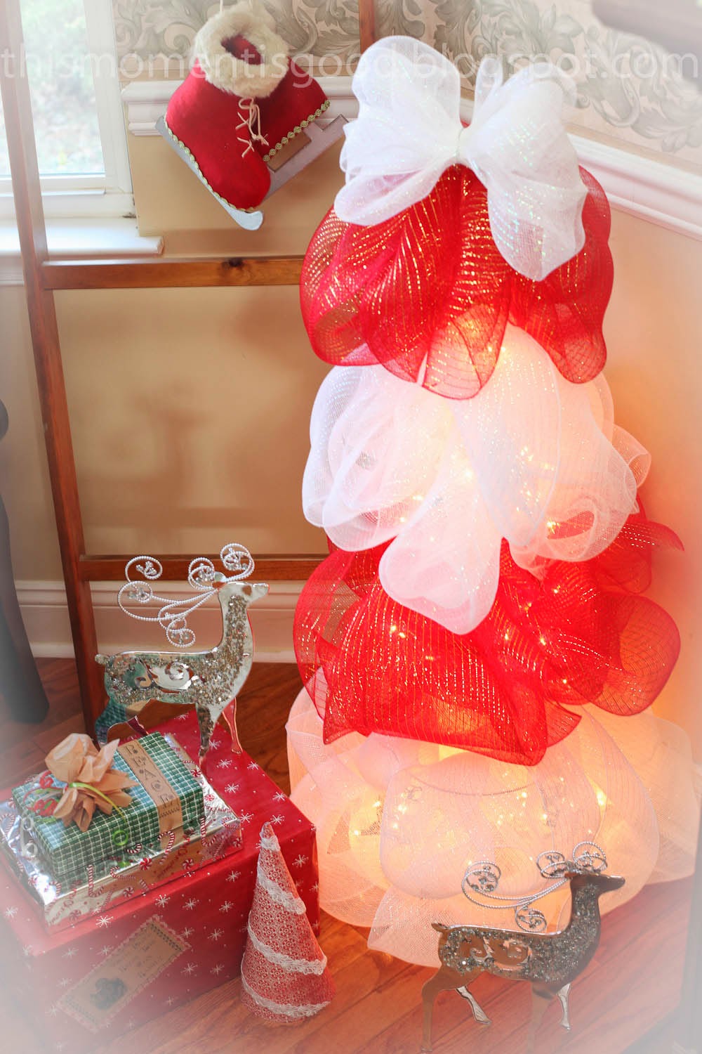 LIGHTED MESH CHRISTMAS TREE... | Loom Knitting by This Moment is Good!
