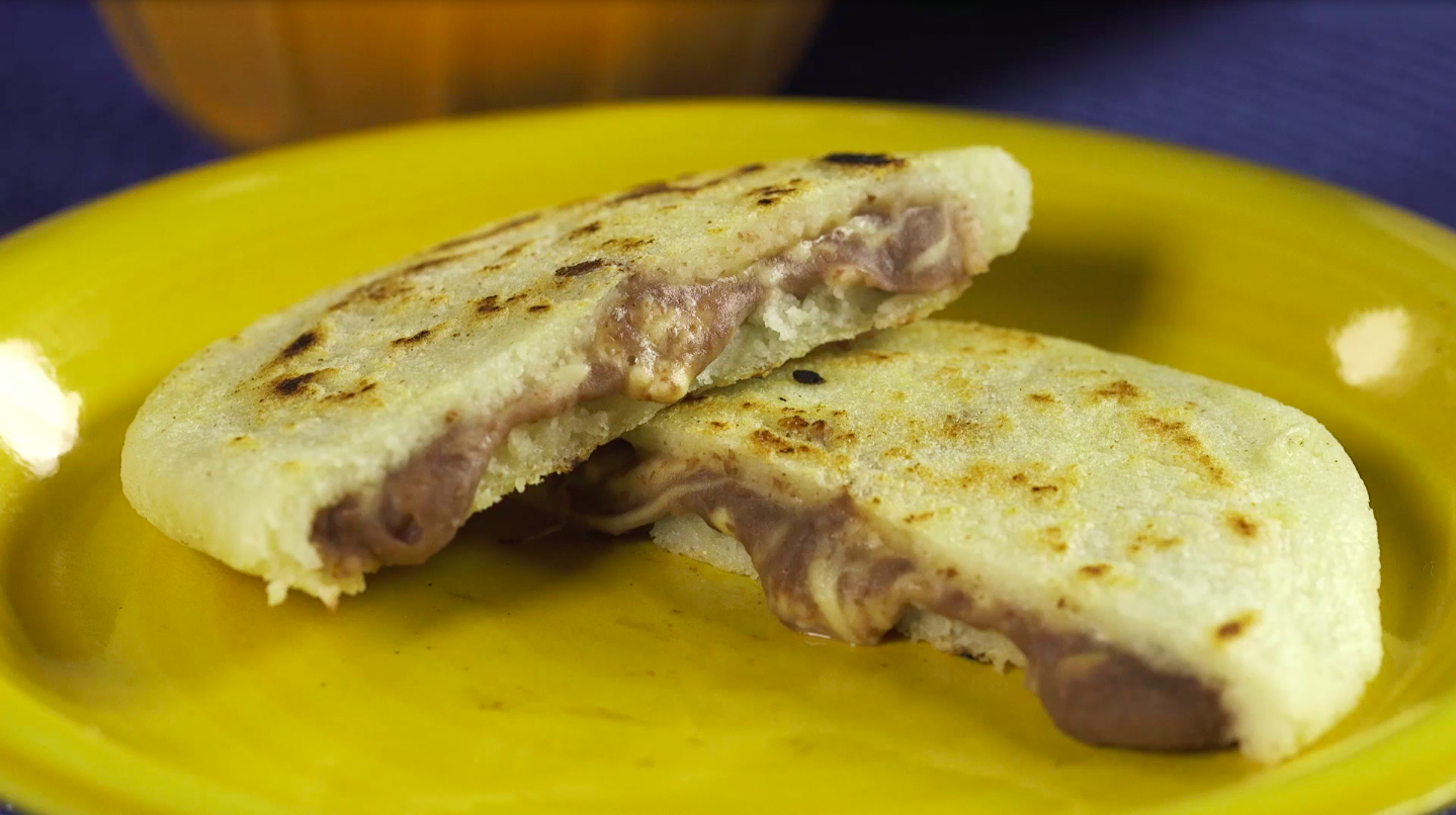 Las Pupusas más ricas en compañía de K-love 107.5