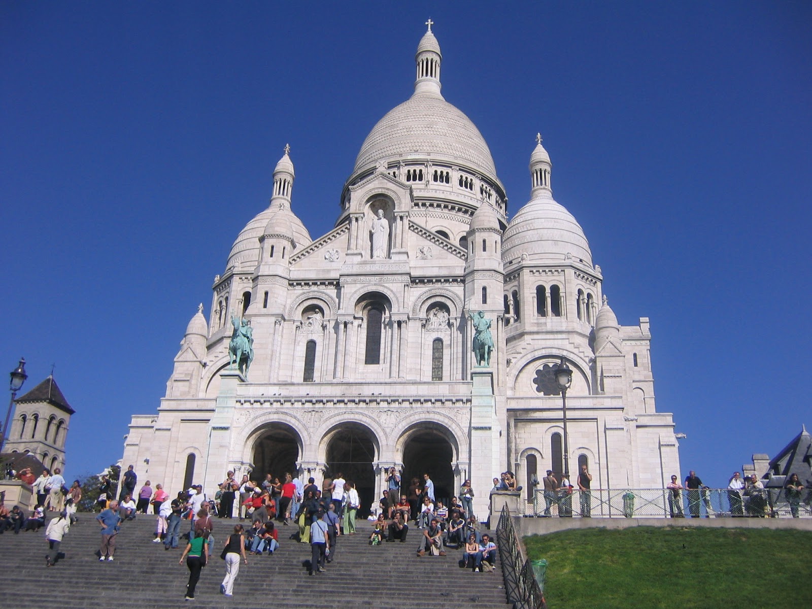 Travel The World: Montmartre, the most Bohemian district of Paris