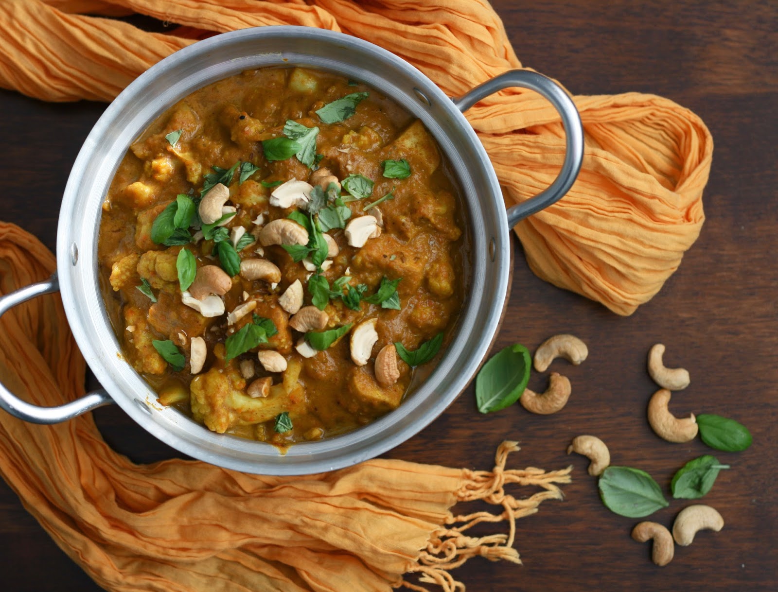 Maikin mokomin: Kermainen kookos-cashew-curry | Coconut and cashew curry