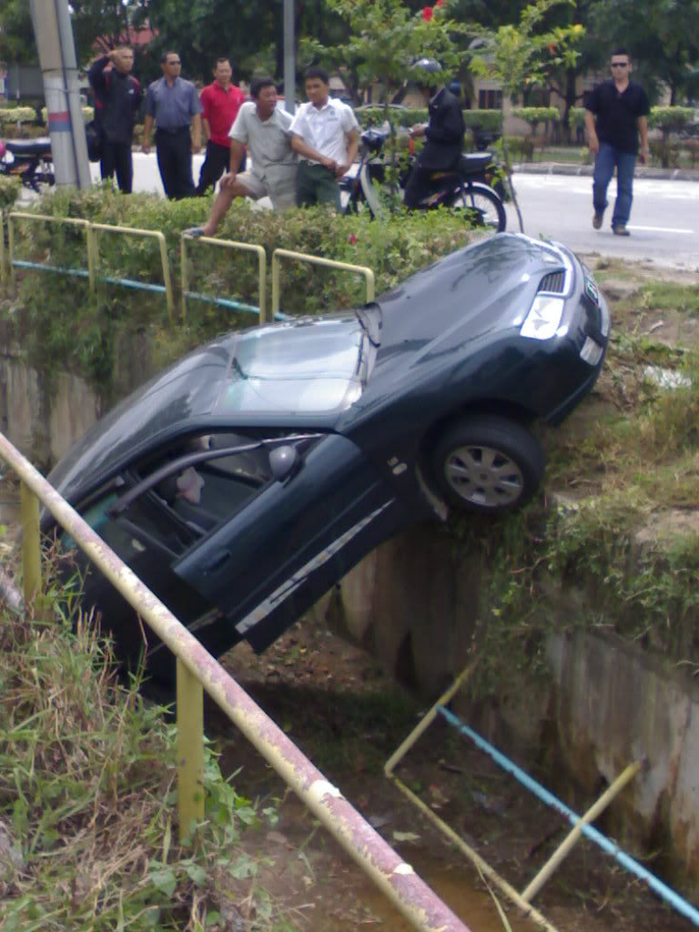 Smart Car Crash Photos: Part-1 | Smart car accident photos