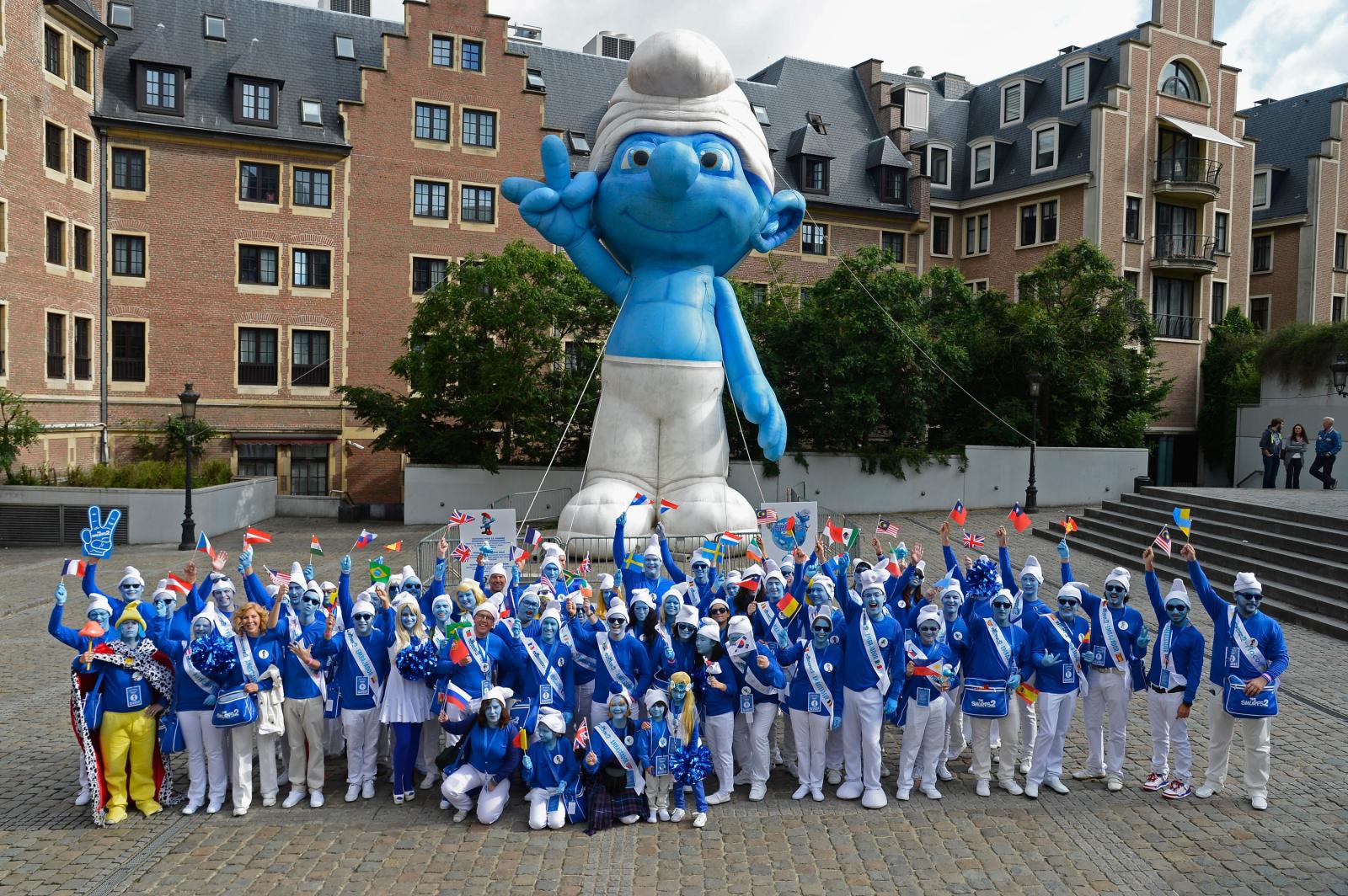 CherrySue, Doin' the Do: Global Smurfs Day 2013 - Smurf Log of an Irish ...