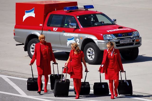 Cabin Crew Photos: Austrian Airlines Flight Attendant Uniforms