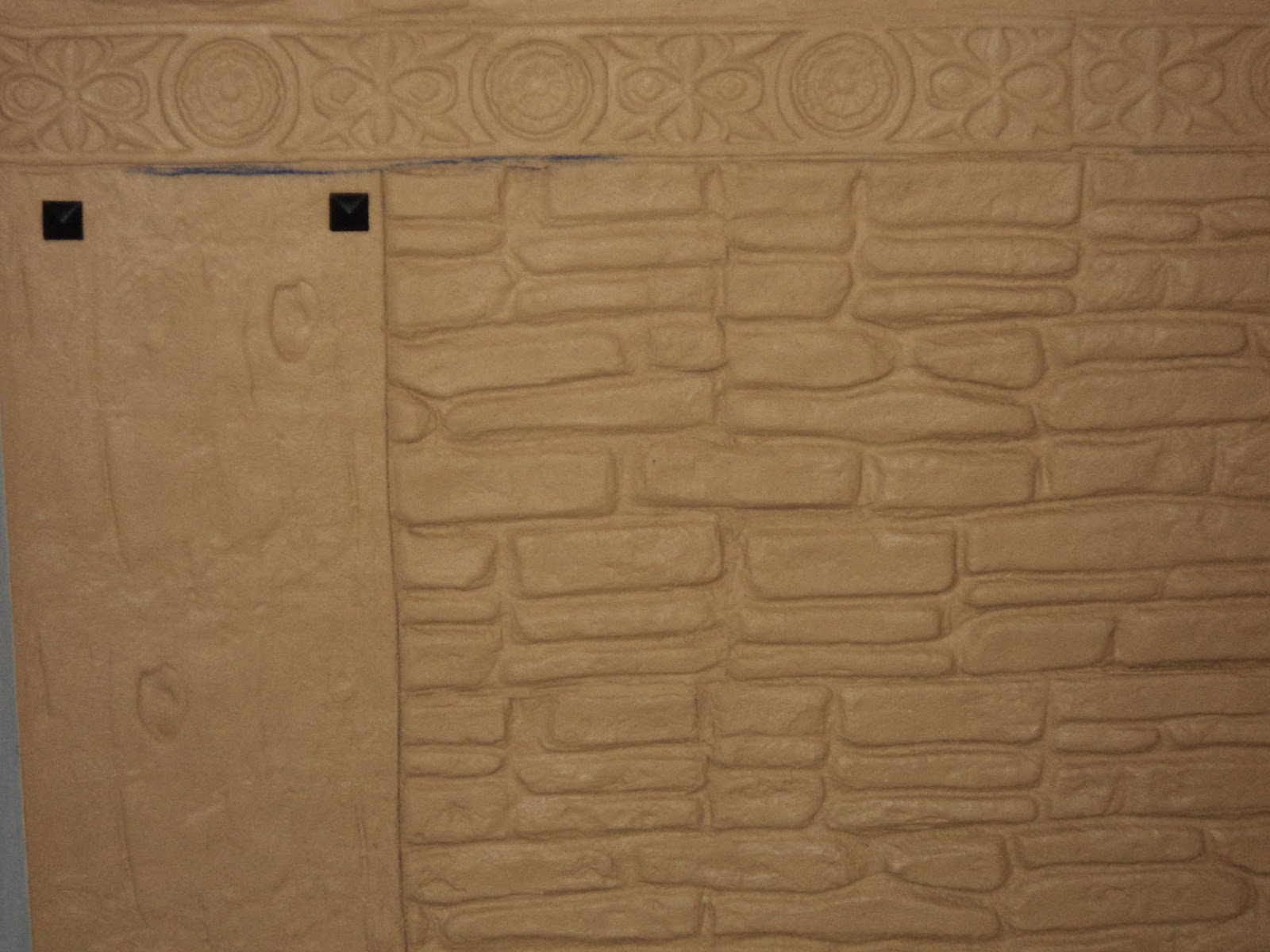 Decoracion de paredes con relieves: Habitacion colorida con relieves